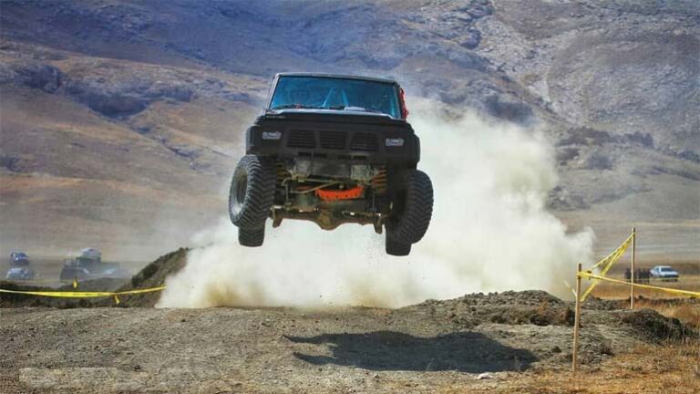 The Art of Driving Off-roads: 3 Safe Driving Tips